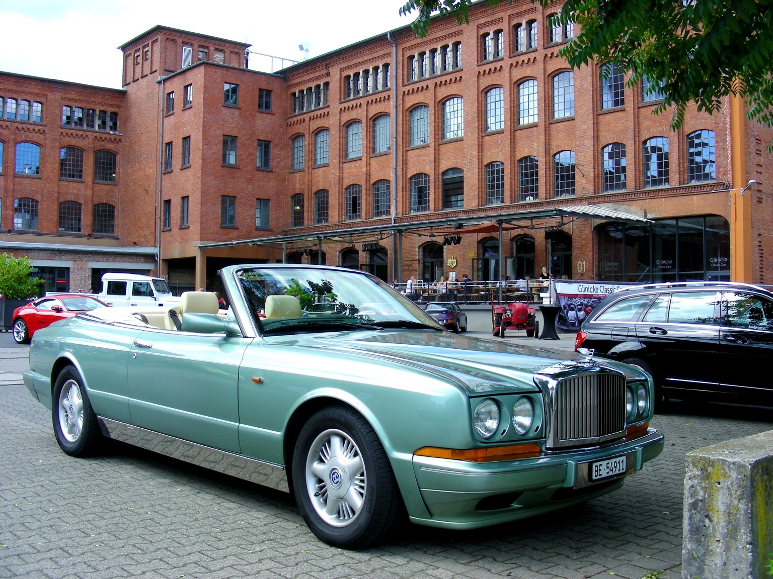 "BE 54911" photos Bentley Azure. Switzerland