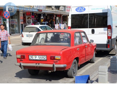 35 P 5682, Lada (VAZ) 2101 (İzmir) License plate of Turkey